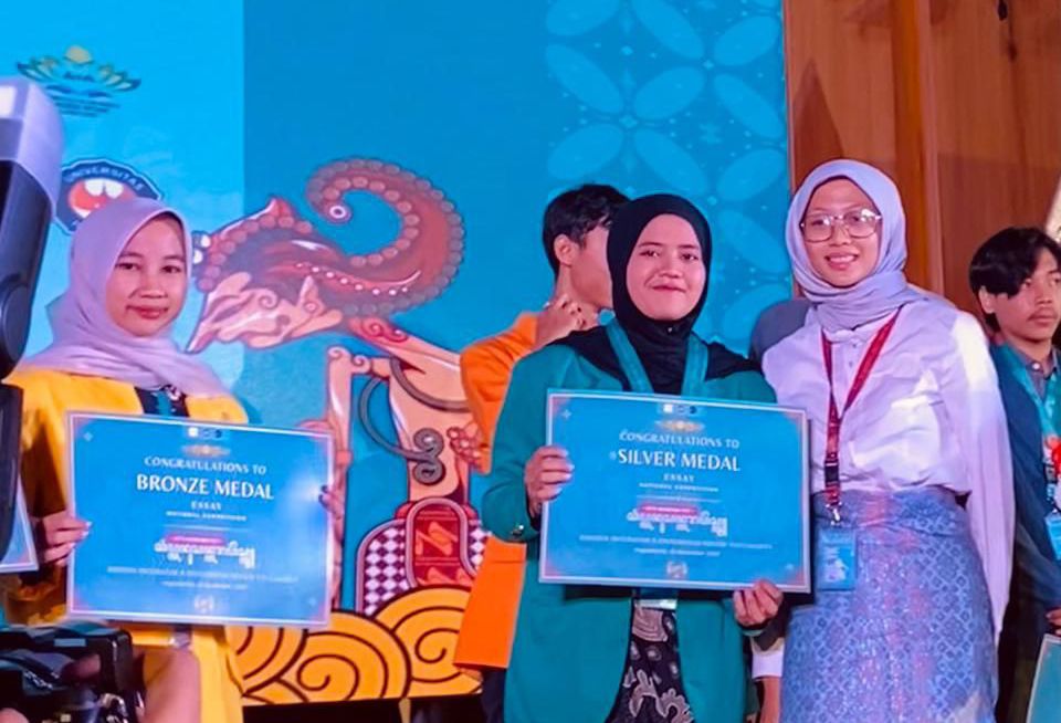 Mahasiswa Ilmu Tanah Fakultas Pertanian USK Raih Dua Silver Medal di ...